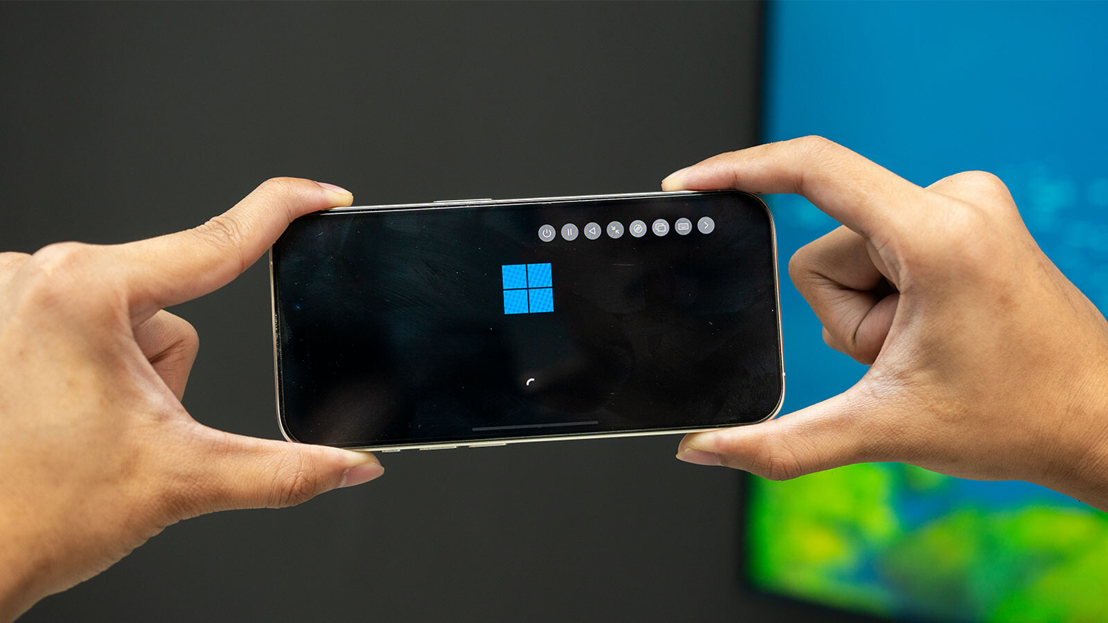 Hướng dẫn cài đặt Windows, Ubuntu trên iPhone thông qua trình giả lập UTM SE - vnROM
